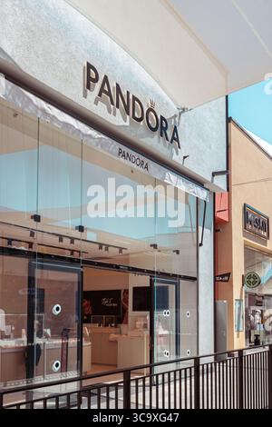 BIG FASHION Mall, Glilot Interchange, Ramat Hasharon, Israel. 4. Juli ...