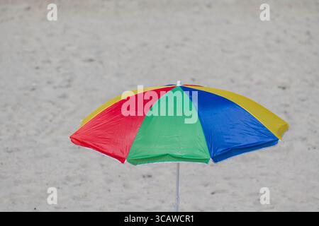 Binz, Deutschland. August 2025. Touristen nutzen das Hochsommerwetter ...
