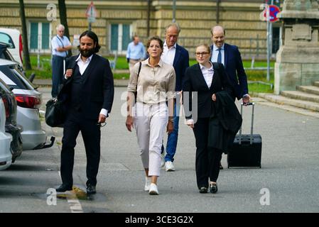 Gerhard Delling TV Moderator mit Rechtsanwalt David Rieks Christina ...