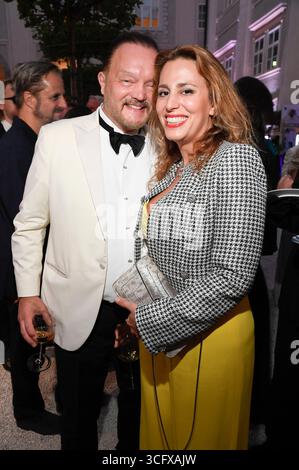 Alexander Fürst zu Schaumburg-Lippe mit Ehefrau Mahkameh Navabi Fürstin ...