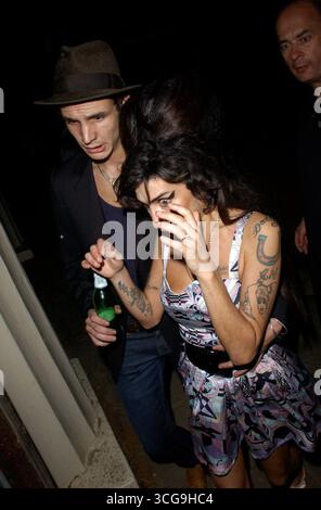 Amy Winehouse und Blake Fielder verlassen den Highline Ballroom in New ...