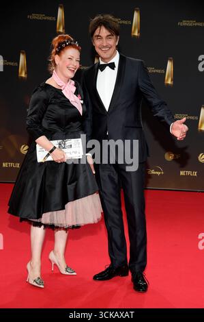 Enie van de Meiklokjes und Minh-Khai Phan-Thi, Moderatorinnen beim TV ...