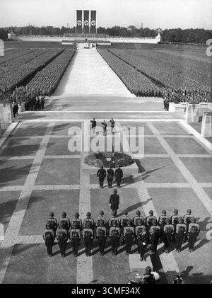 ADOLF HITLER NSDAP-Vorkriegswahl 1930: Deutsches Propagandaplakat mit ...
