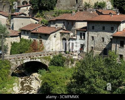 Castello della Verrucola (Burg Verrucola) wurde 1044 erstmals ...