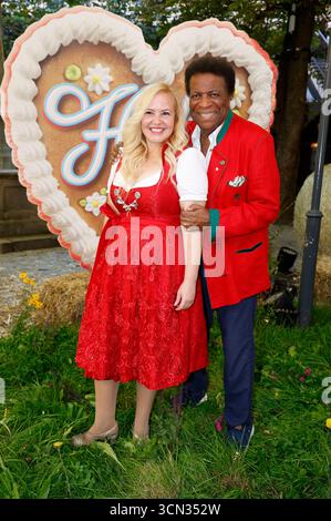 Roberto Blanco mit Ehefrau Luzandra Strassburg / Heidifest von Heidi ...