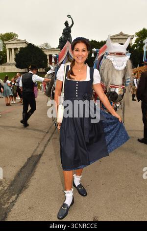 Karen Webb / Wiesn 2025 / 3. Wiesntag / SixtDamenwiesn / Käfer ...