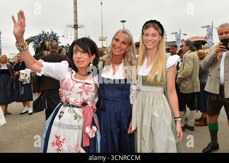 Regine Sixt und Karin Baumüller-Söder / Wiesn 2025 / 3. Wiesntag ...