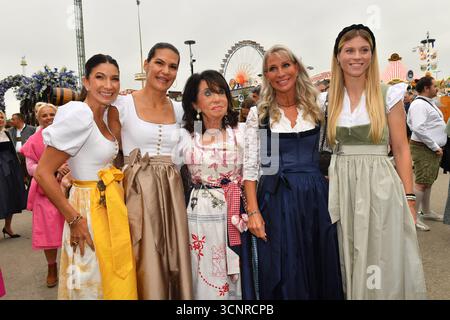 Noni Sixt, Regine Sixt und Andrea Sixt bei der Regines Damenwiesn im ...