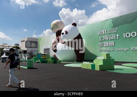 SHANGHAI, CHINA - 26. SEPTEMBER 2025 - das Publikum besuchte WDCC 2025 ...