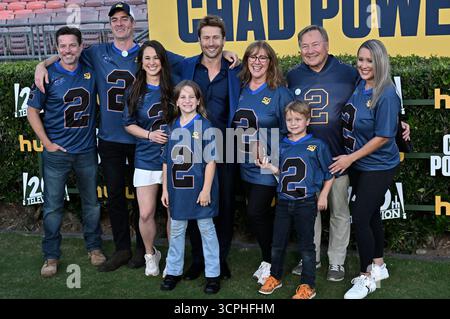 Glen Powell mit Eltern Cyndy Powell und Glen Powell Sr. Und Gäste bei ...