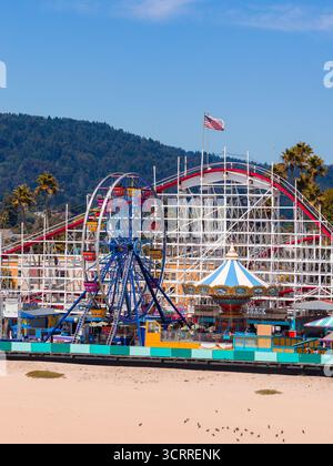 Blick aus der Vogelperspektive auf Santa Cruz Beachfront und Boardwalk ...