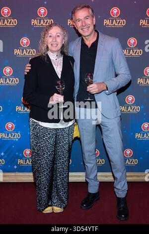 Dirk Steffens mit Schwester Sonja von Stemm bei der Premiere der 10 ...