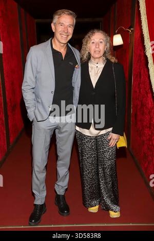 Dirk Steffens mit Schwester Sonja von Stemm bei der Premiere der 10 ...