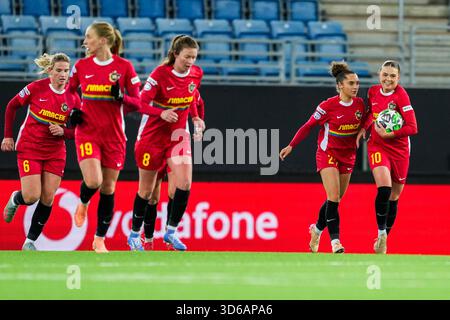 Oslo 20251119. St. Pölten's Spieler nach dem Tor 2-1 von Kess Elmore ...