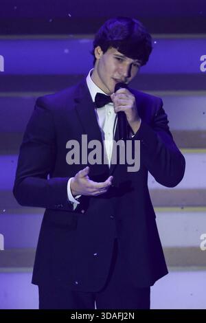 Saenger Wincent Weiss - ARD Live Show Adventsfest der 100,000 Lichter ...