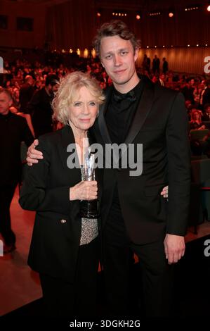 Liv Ullmann und Halfdan Ullmann Tondel bei der Verleihung des EUROPEAN ...