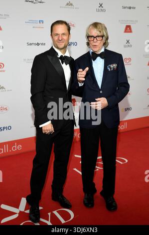Philipp Hochmair und Helge Schneider beim 50. Deutsche Filmball 2026 im ...
