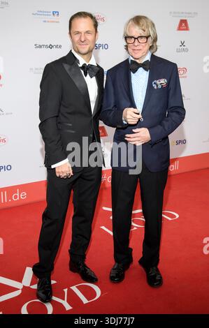 Philipp Hochmair und Helge Schneider beim 50. Deutsche Filmball 2026 im ...