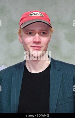 Bruno Alexander bei der Premiere von Ach, DIESE LÜCKE, DIESE ...
