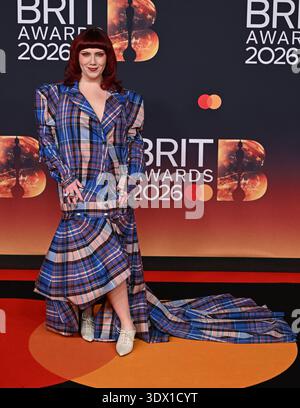 CMAT nahm an den Brit Awards 2026 bei Co-op Live in Manchester teil ...