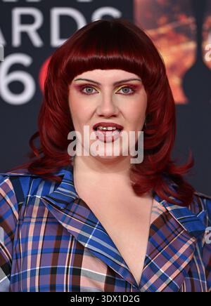 CMAT nahm an den Brit Awards 2026 bei Co-op Live in Manchester teil ...