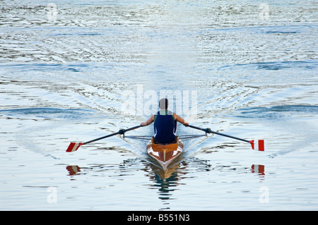 Ein Ruderer in einem Boot einzelner scull Stockfoto, Bild: 42072712 - Alamy