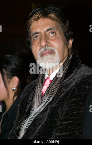 Indische Bollywood Schauspieler Amitabh Bachchan und Pradeep Chandra ...