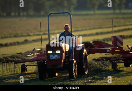 Landwirt Mähen Wiese mit Traktor, Deutschland Stockfoto, Bild: 47840063 ...