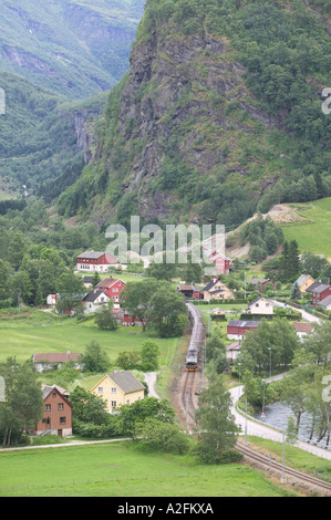 Die Flåmbahn Myrdal Bahnhof auf der Bergen-Bahn bis Bahnhof Flåm im ...