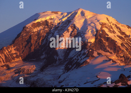 Abendlicht auf Willis Wall und Mt Rainier von oben Summit Lake in ...