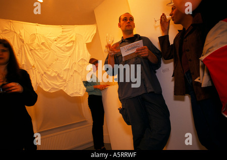 EAST LONDON S AM ENDE EINER ZWISCHENPRÜFUNG KUNSTSCHAU OPOENING NACHT ...