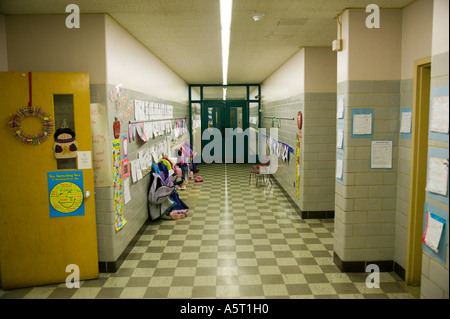 Eine leere Schule Flur Stockfoto, Bild: 21829215 - Alamy