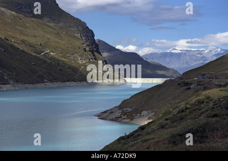 Der Schweizer Stausee Lac de Moiry in der Nähe von Grimentz ist ein ...