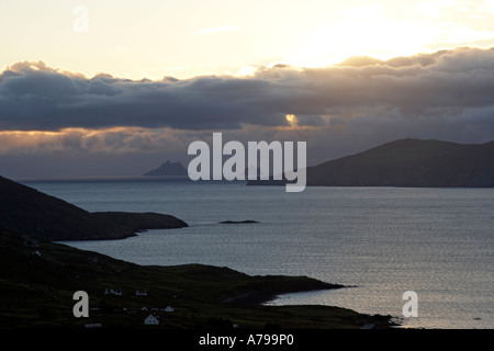 Blick über Ballinskelligs Bay der Hog s Head Bolus Head und Skellig ...