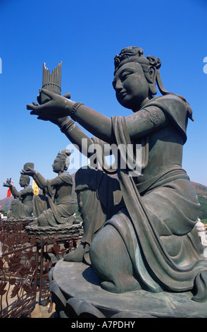 Die Statuen der chinesischen Göttin im Kloster Po Lin auf Hong Kong ...