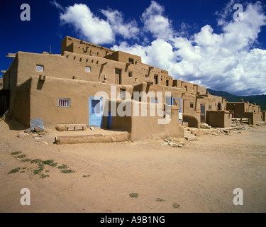 Die Hlaauma (North House) indianischen Behausungen in historischen Taos ...