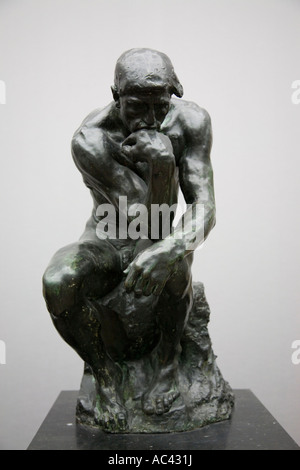 Die Denker Skulptur von Rodin in der alten Nationalgalerie auf der ...