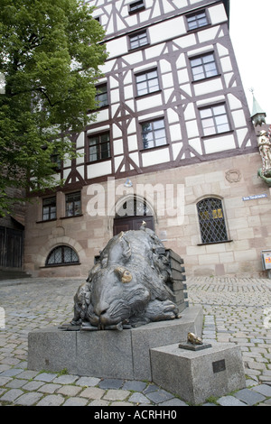 "Der Hase", eine Hommage an Dürer von Jürgen Goetz 1984, Bronze ...
