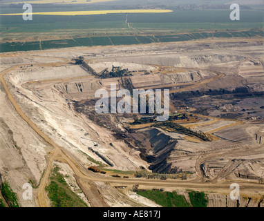 Braunkohle Graben in der Nähe von Leipzig, Bergbau Müllkippe ...