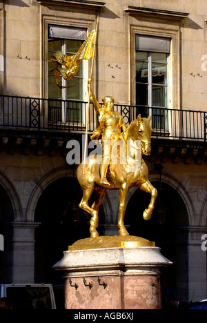 Paris, Frankreich. Place des Pyramides (1. Arr.) Statue: Jeanne d'Arc ...