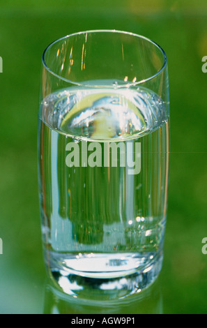 Becher mit Wasser / Trinkglas Mit Wasser Stockfoto, Bild: 8164388 - Alamy