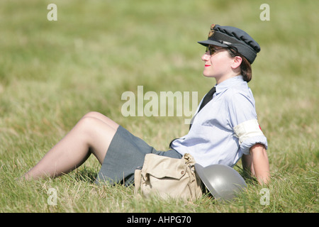 RAF auf Krieg Krankenschwester in historischen Kostümen genießt die ...