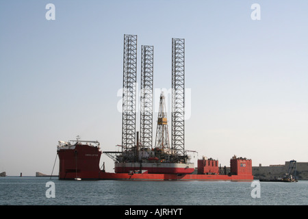 Die semi-submersible Lastkahn und schwimmenden Trockendock Gavea Lifter ...