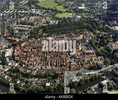 Luftbild von der alten Stadt Celle mit Schloss und Garten, Celle ...