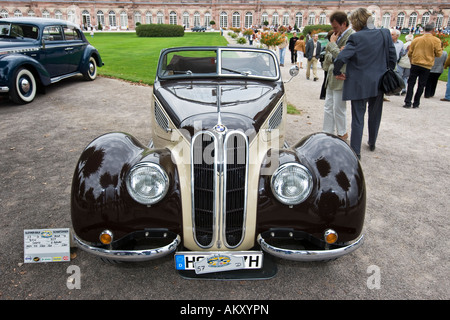 BMW 327 (1938) Oldtimer Auto auf einer Landstraße, Tschechische ...