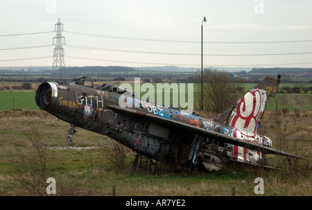 Flugzeug English Electric Lightning F2A verfallen und abgedeckt im ...