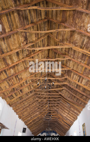 Decke aus Kaktusholz in der Kirche Iglesia de San Pedro, San Pedro de ...