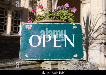 altes Schild "geöffnet Stockfotografie - Alamy