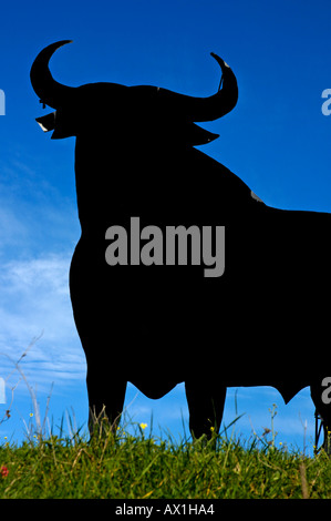 Osborne-Stier, dominieren die Landschaft, Spanien Stockfotografie - Alamy