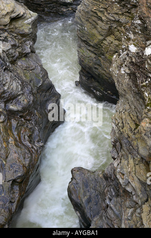 Dee-Fluss und Wasserfall bei Linn von Dee schottischen Hochland ...